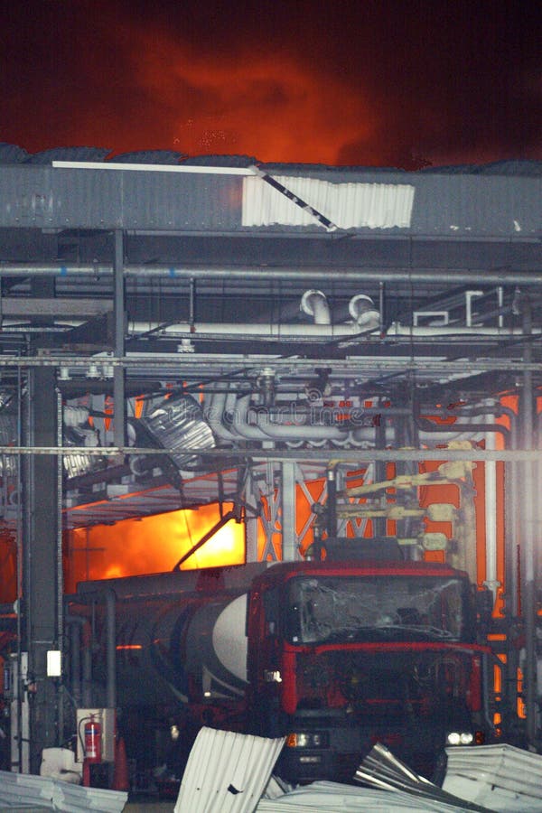 Buncefeld Fuel depot fire stock image. Image of hempstead - 100171799