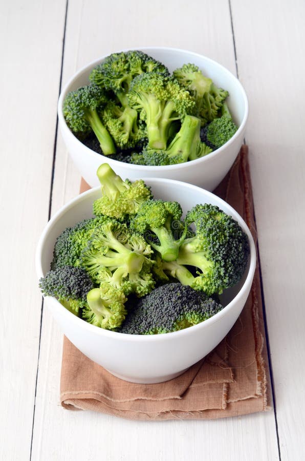 Bunch of Fresh Green Broccoli Stock Photo - Image of closeup, diet ...