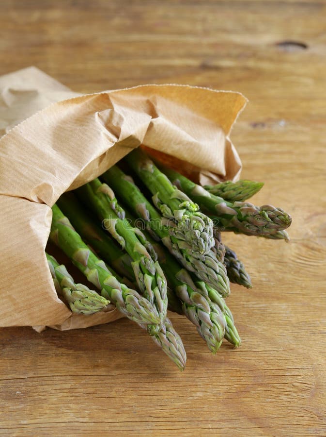 Bunch of Organic Green Asparagus Stock Photo - Image of antioxidant ... Bunch of Organic Green Asparagus Stock Photo - Image of antioxidant ...