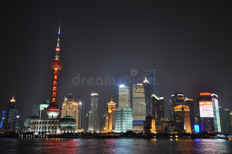 The Bund (Wai Tan) editorial photography. Image of commerce - 42964242