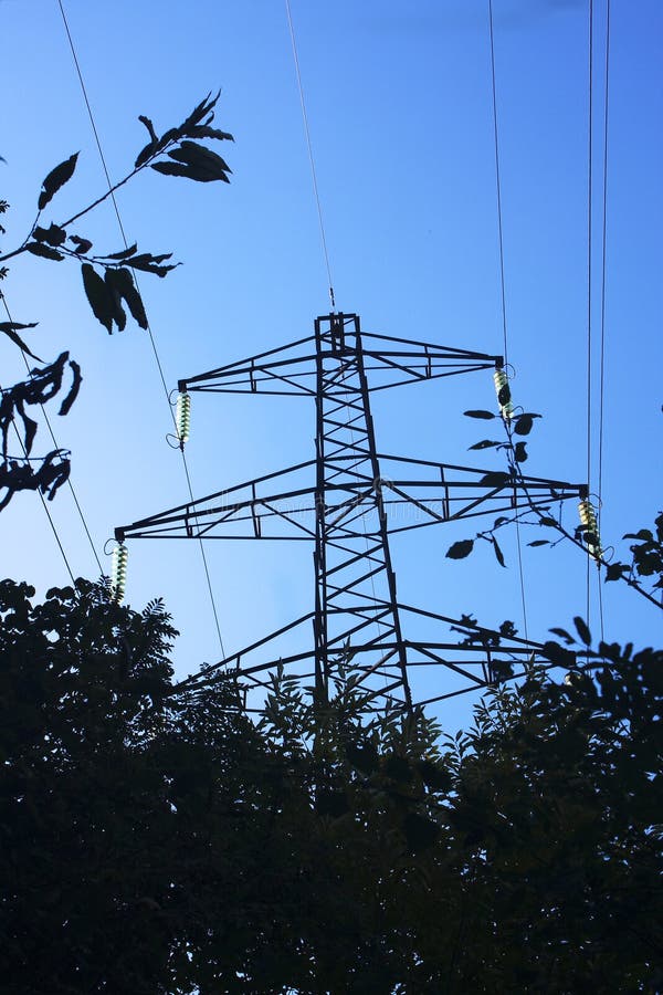 De Kabels Van De Hoogspanning Stock Afbeelding - Image of schok ...