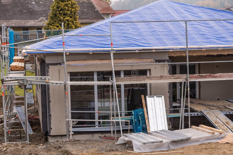 Bungalow Under Construction - House Constructio Stock Image - Image of ...