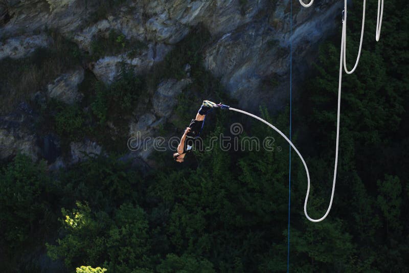 Bungy Jumping editorial image. Image of drop, kawarau - 24253555