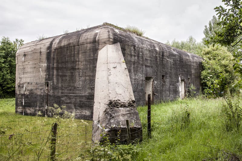 Duitse Bunker Die in Wereldoorlog 2 Wordt Gebouwd En Wordt Gebruikt ...