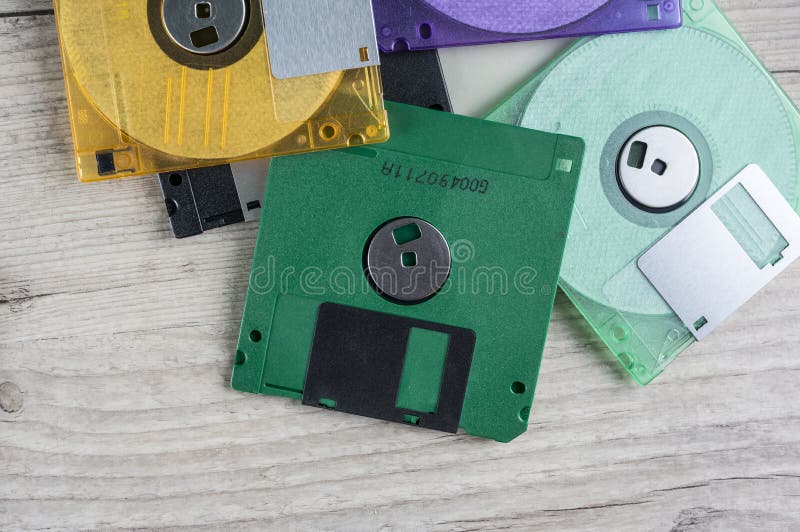 Bunte Disketten stockfoto. Bild von computer, formatiert - 92960756