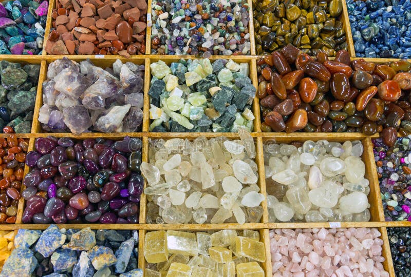 Bunte Edelsteine stockfoto. Bild von mineralien, kristall - 32893186
