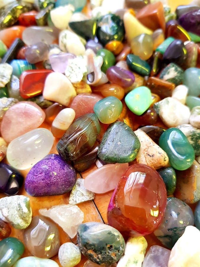 Bunte Edelsteine stockbild. Bild von amethyst, heliotropisch - 140293427