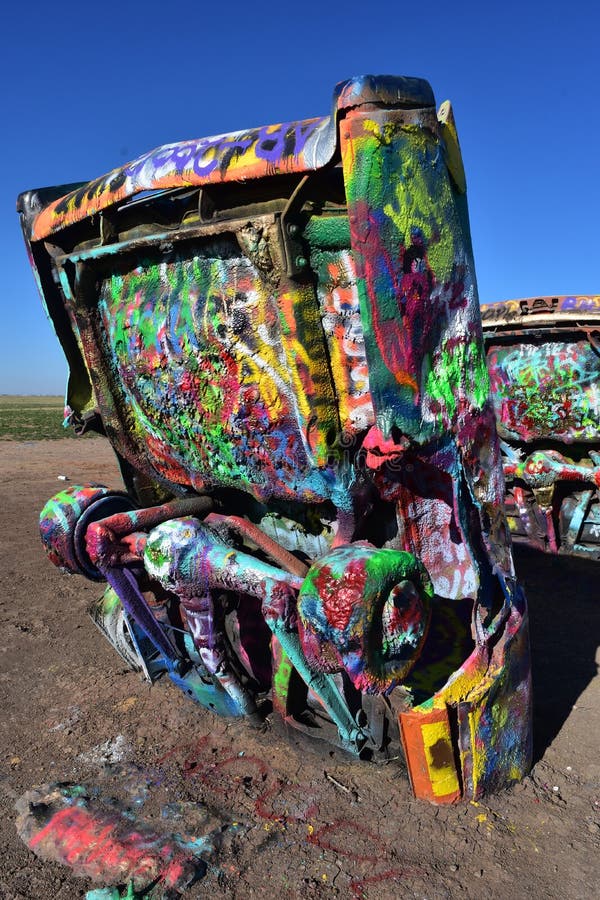 Bunte Gemalte Alte Autos in Amarillo Texas Auf Route 66 Redaktionelles ...