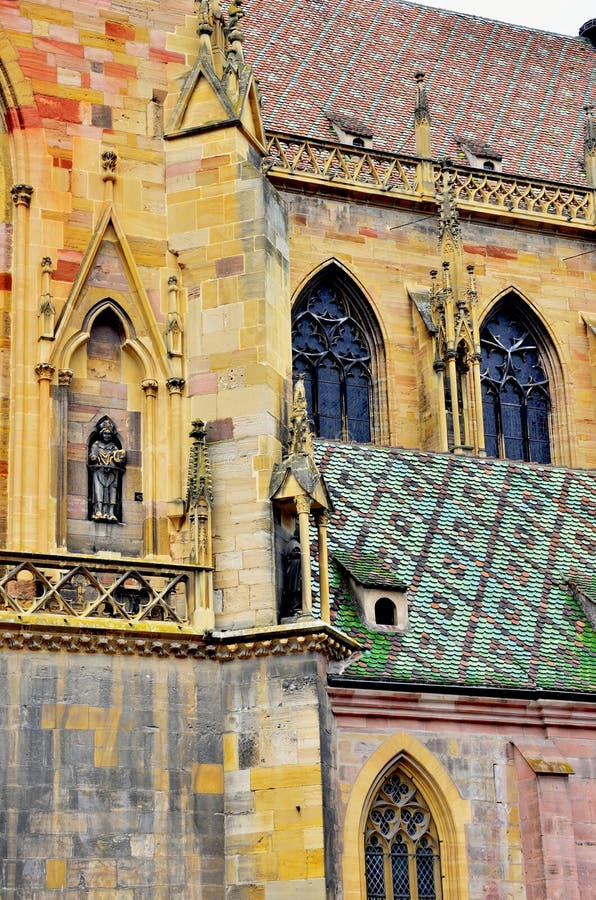 Bunte Kirchenfassade stockfoto. Bild von dach, glas, kirche - 50705630