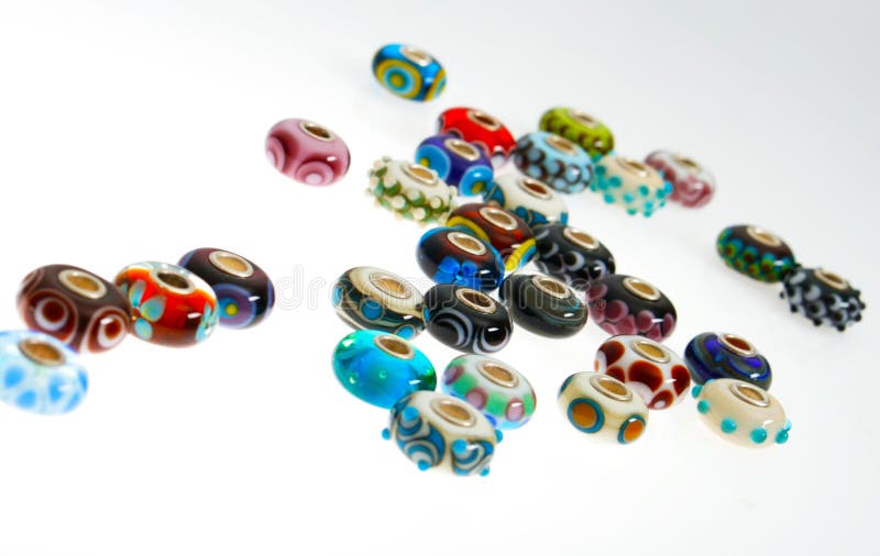 Bunte Perlen in Den Verschiedenen Größen Und in Den Formen Verkauften ...