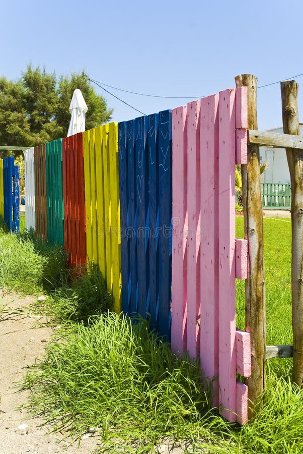 Bunter Zaun stockfoto. Bild von zaun, bunter - 33281372