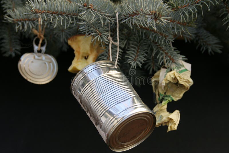 Bambino Povero a Tempo Di Natale Sulla Via Fotografia Stock - Immagine ...