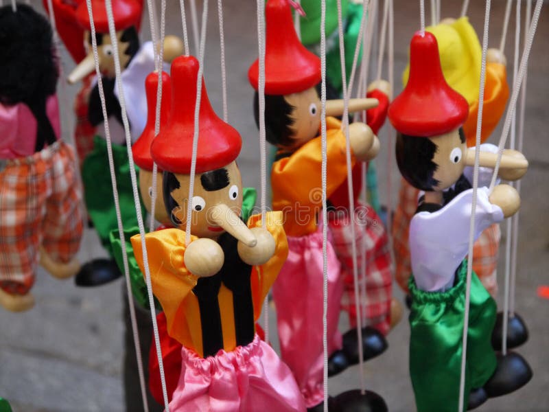 Pinocchio Pupazzi in Un Negozio Di Regali Immagine Stock - Immagine di ...