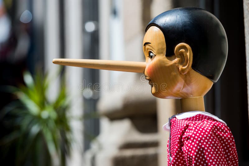 Burattino Di Pinocchio Fatto Da Legno Fotografia Stock - Immagine di ...
