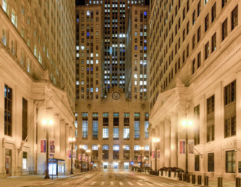 Bureau De Commerce De Chicago Le Bâtiment La Nuit Image stock éditorial ...