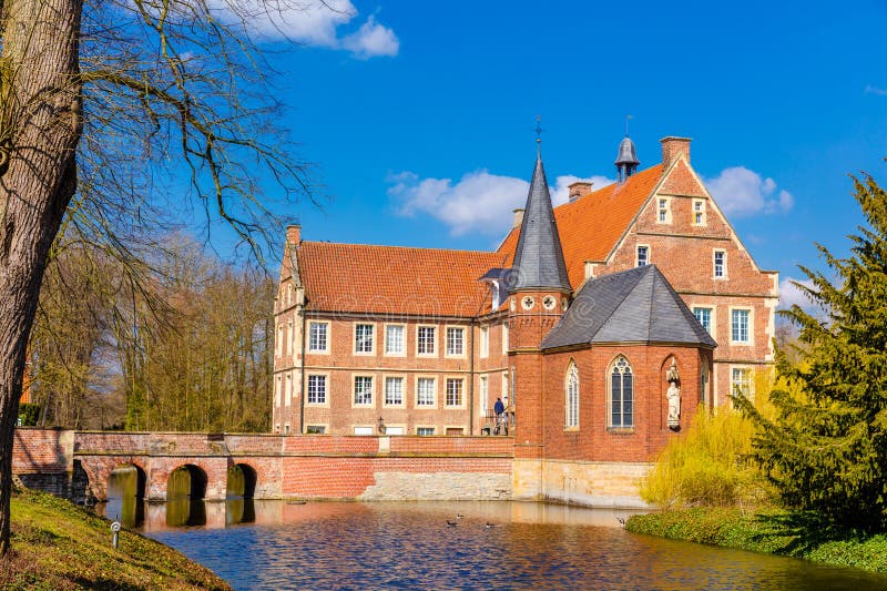 Burg Hulshoff, Munster, Castle and Park Stock Photo - Image of burg ...