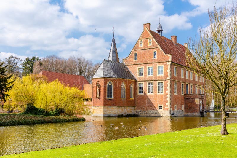 Burg Hulshoff, Munster, Castle and Park Stock Photo - Image of ...