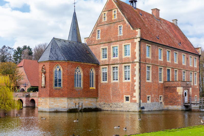 Burg Hulshoff, Munster, Castle and Park Stock Photo - Image of famous ...