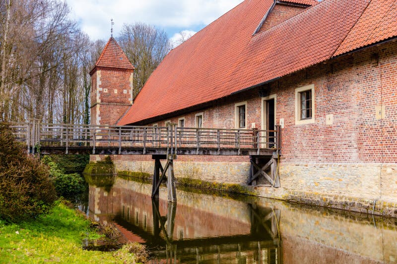 Burg Hulshoff, Munster, Castle and Park Stock Image - Image of tower ...