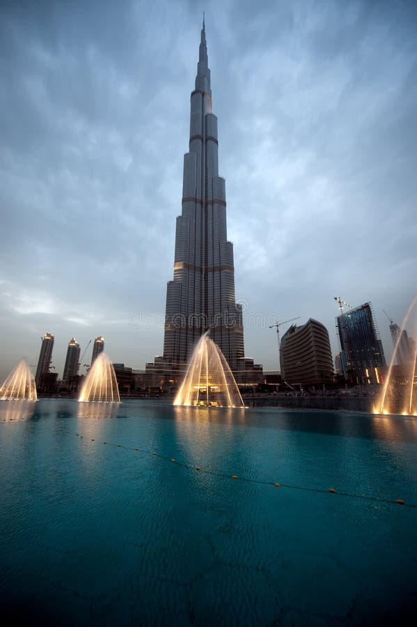 Burj Khalifa redactionele stock afbeelding. Image of architectuur ...