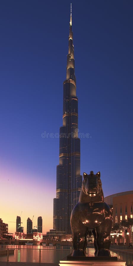 Burj Khalifa at sunset editorial stock image. Image of summer - 57408699