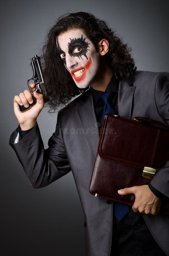 Burlone con la pistola immagine stock. Immagine di arma - 34285687