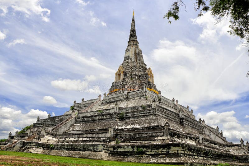 The Burmese Pool, Perak, Malaysia Stock Image - Image of fresh, morning ...