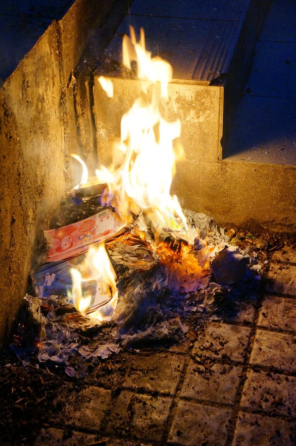Burn paper money stock image. Image of buddhism, migrant - 91971301