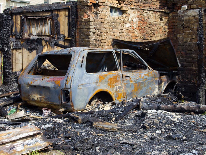 Burned a Fire Garage and Car Stock Photo - Image of built, homes: 71755984