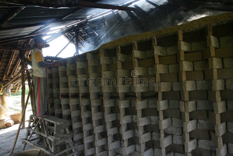 Burning bricks editorial stock image. Image of bricks - 41104864