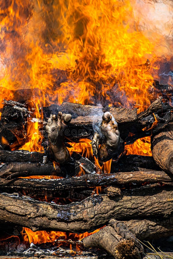 A Burning Pyre at Ghat of Varanasi Stock Image - Image of fireplace ...