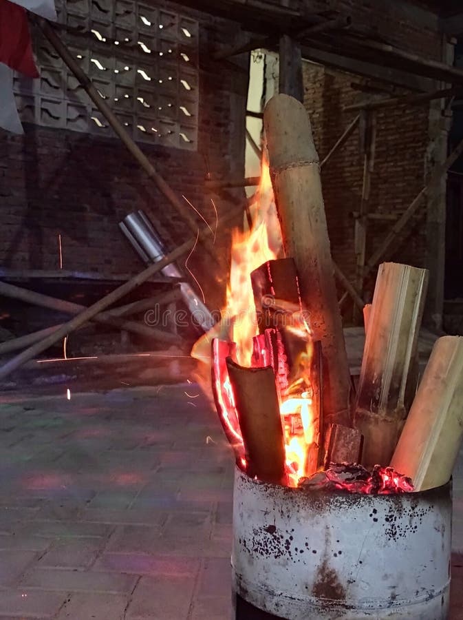 Burning Wood Creates Beautiful Fire Art Stock Photo - Image of creates ...