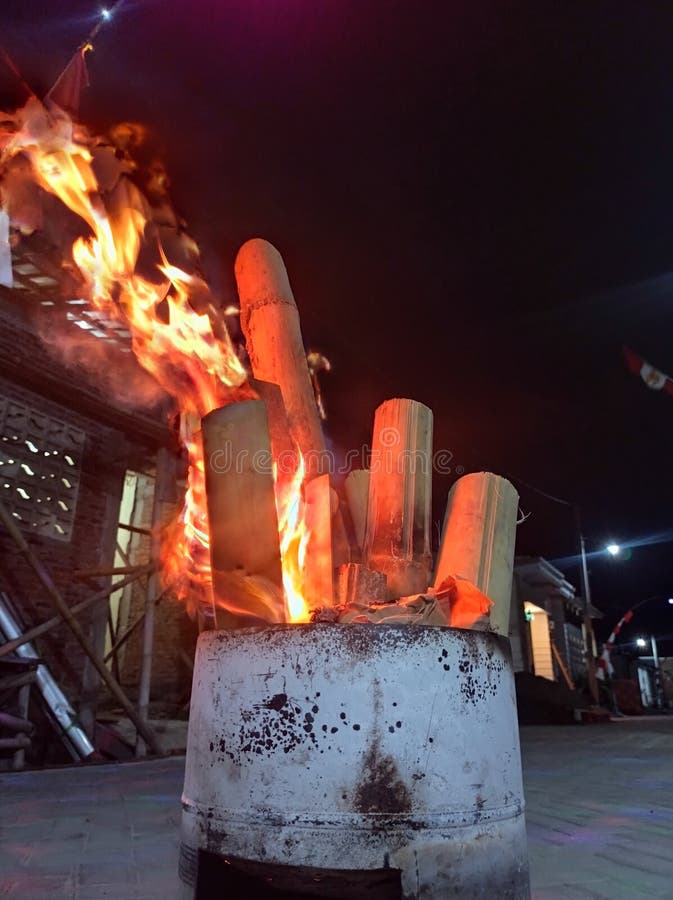 Burning Wood Creates Beautiful Fire Art Stock Image - Image of wood ...