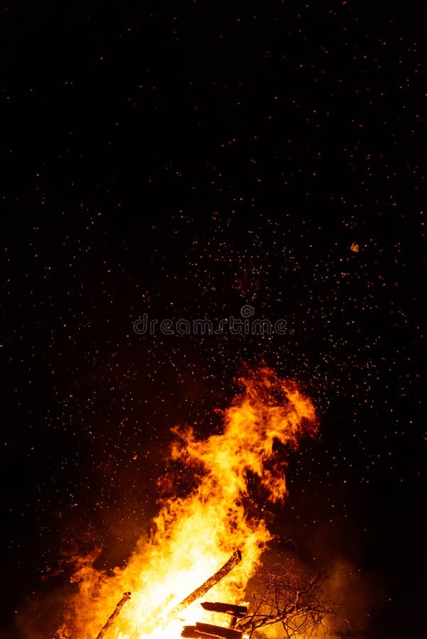 Burning Woods with Fire Sparks, Flame and Smoke at Night Fireplace ...