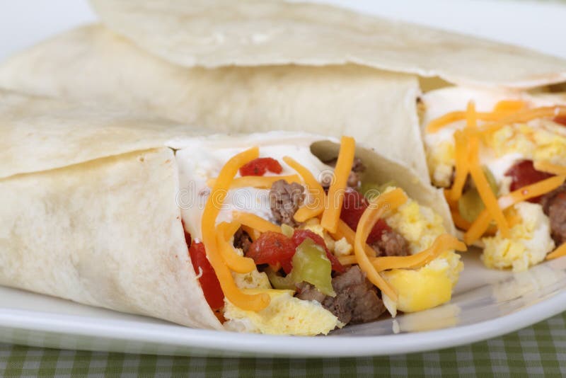 Burrito Del Desayuno De La Salchicha Y Del Huevo Imagen de archivo ...