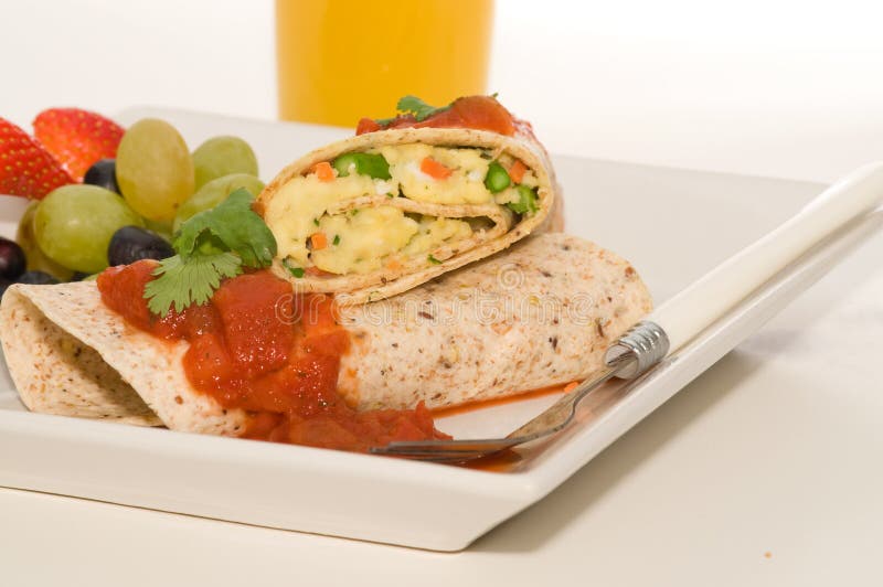 Burrito del desayuno imagen de archivo. Imagen de huevos - 8380411