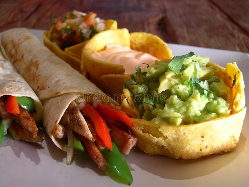 Burritos Mexicanos Del Pollo Imagen de archivo - Imagen de alimenticio ...