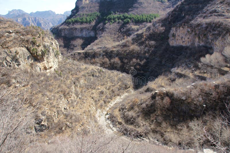 Burrone immagine stock. Immagine di collina, scenico - 24714441