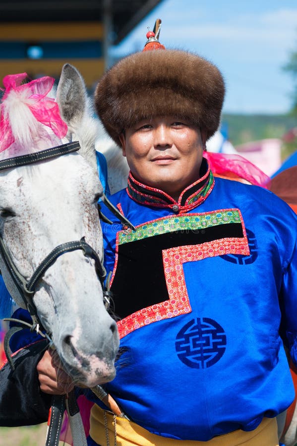 Buryat Mongoolse Mens Met Paard Redactionele Foto - Image of aziatisch ...