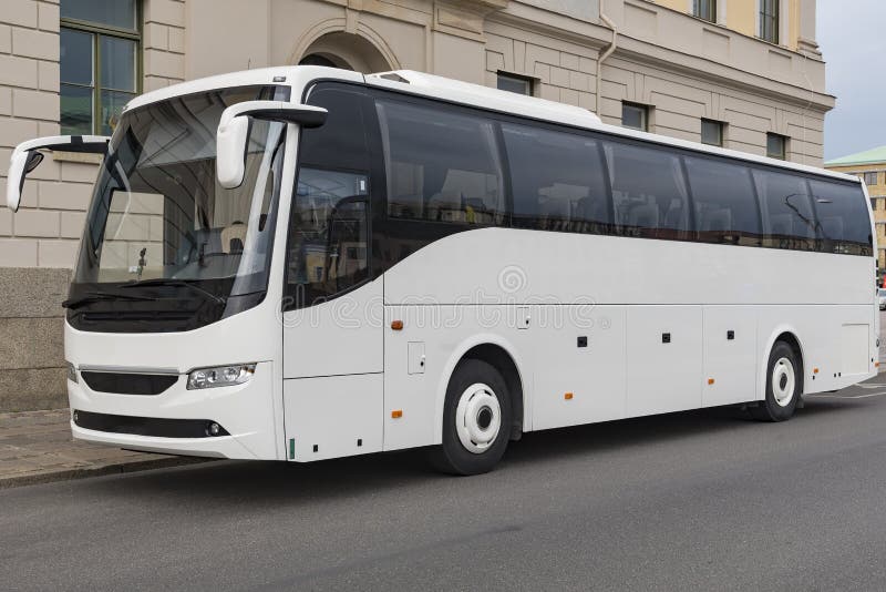 Bus bianco in bianco immagine stock. Immagine di velocità - 5361753