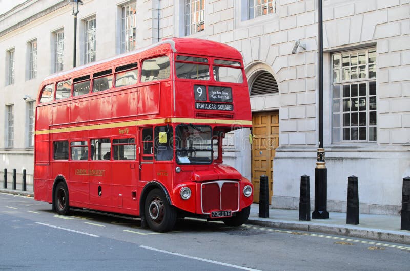 Bus Di Colore Rosso Di Londra Fotografia Editoriale - Immagine di ...