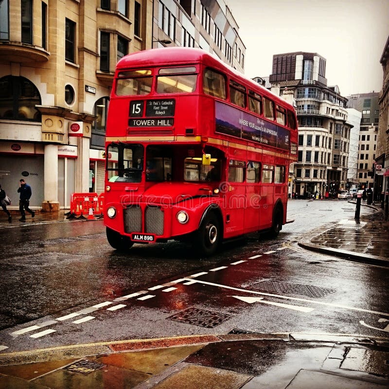 Bus classico di Londra immagine stock. Immagine di pubblicità - 8962523