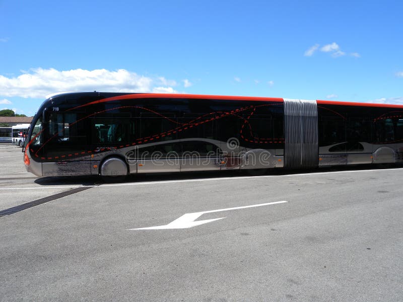 Bus moderno fotografia editoriale. Immagine di articolato - 43460856