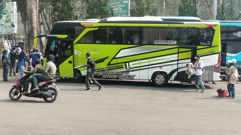 Bus Pariwisata Holiday Dayy Tuesday Editorial Stock Image - Image of ...