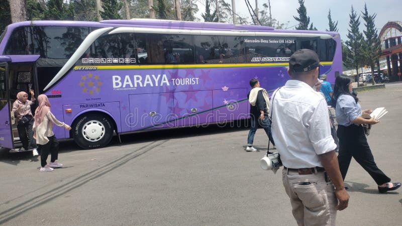 Bus Pariwisata Holiday Dayy Tuesday Editorial Image - Image of holiday ...