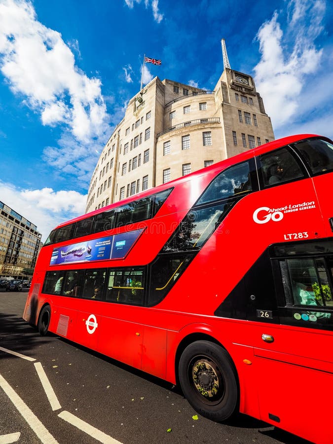 Bus rosso a Londra, hdr fotografia editoriale. Immagine di corsa ...