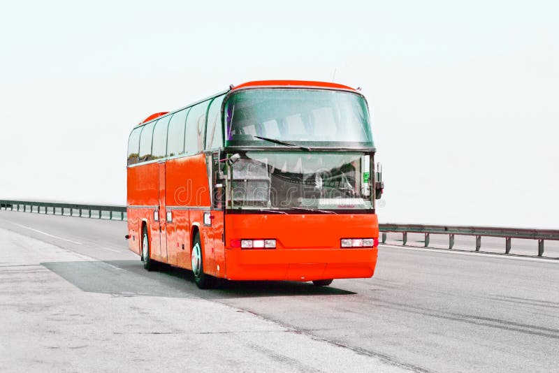 Bus rouge image stock. Image du voyage, vert, affaires - 5566173