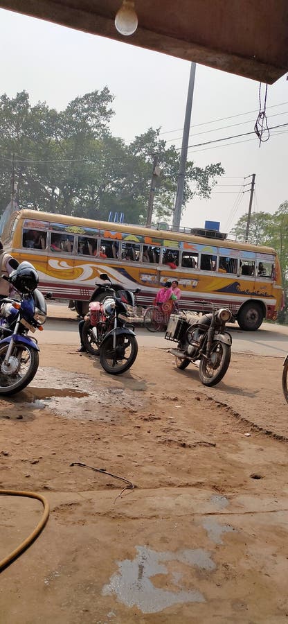 Bus stand editorial image. Image of stand, pesengers - 169480710