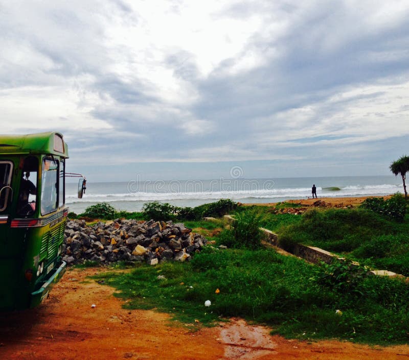 Bus stopped near the ocean editorial image. Image of waves - 42539315