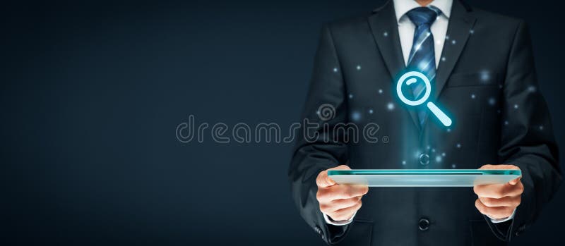 Pesquisando Na Internet Com Uma Pessoa Usando Um Software Navegador Em ...